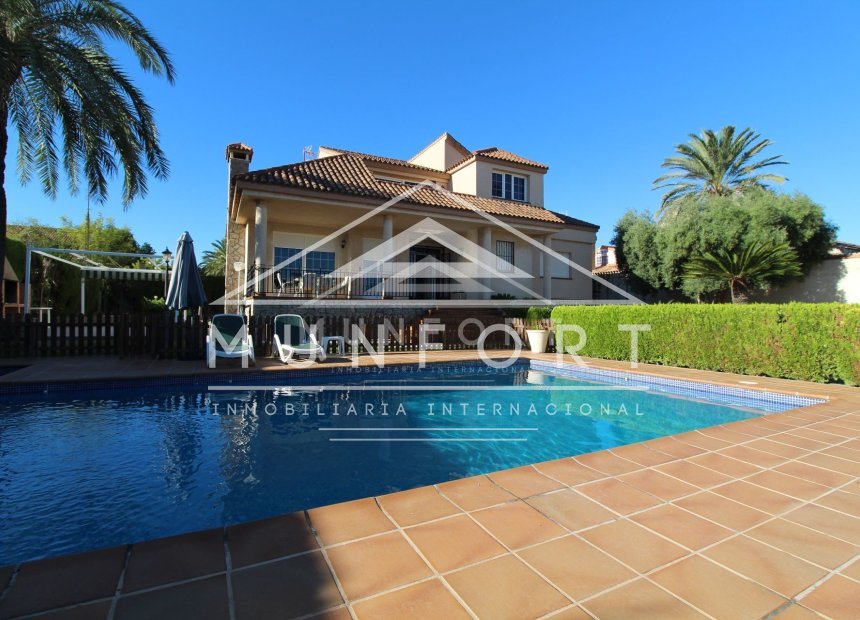 amazing-villa-pool-garage-wine-cellar-games-room-mil-pa